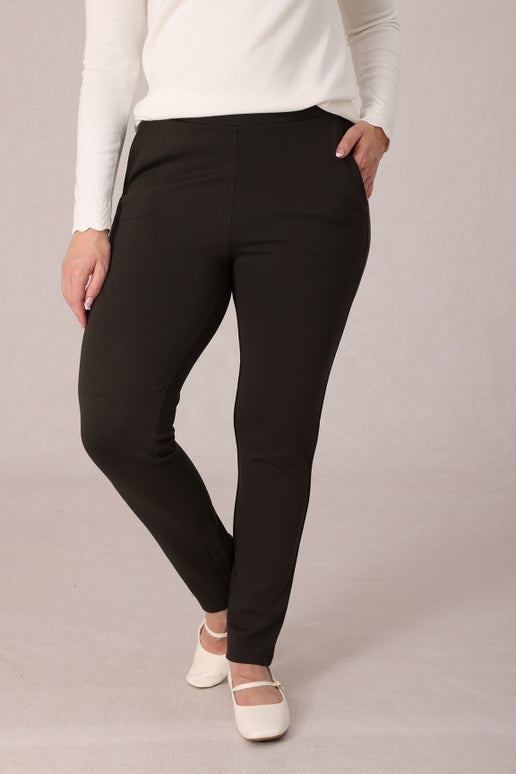 Relaxed Ponti Extra Short Pant With Elastic Waistband in Green ...